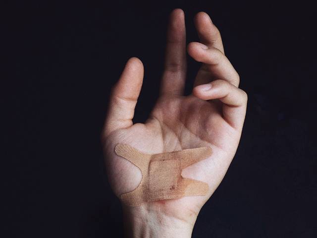 Adhesives Causing Allergic Contact Dermatitis | Girl.com.au